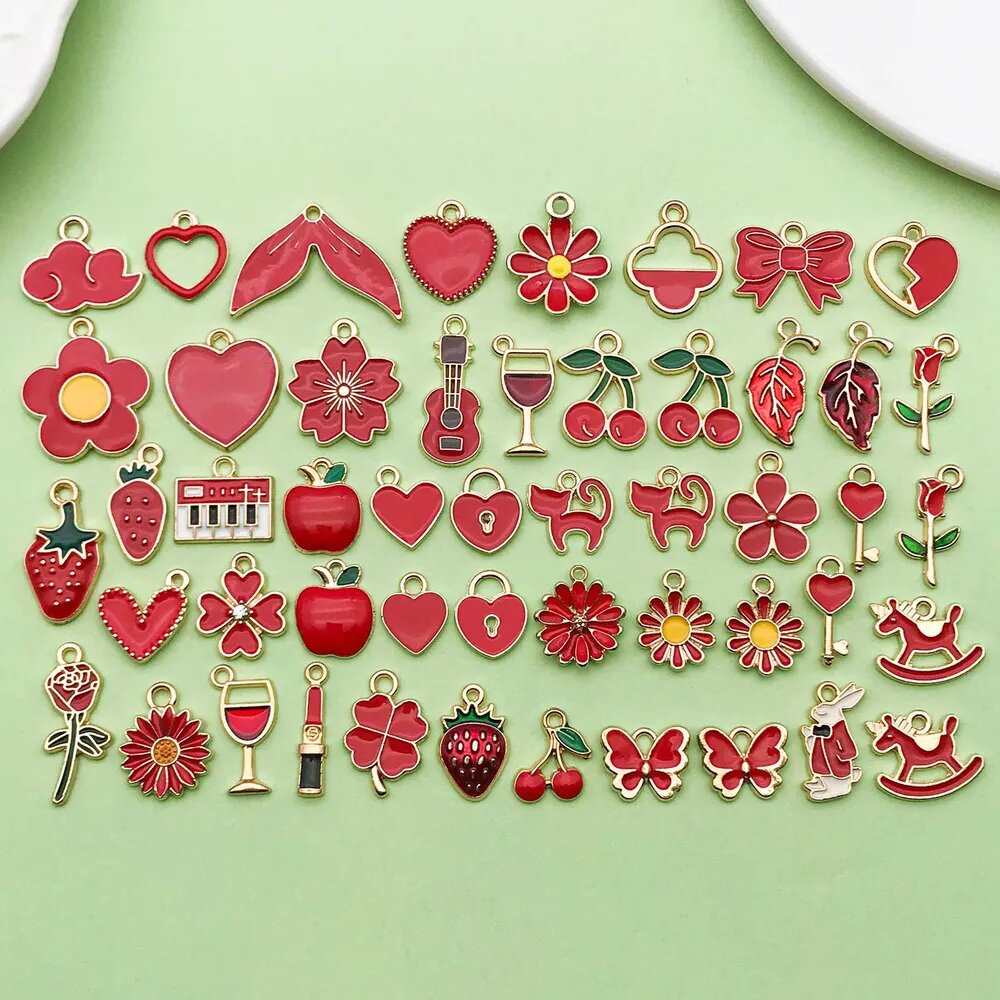 50 красных эмалированных подвесок сердце и клубника для DIY-украшений и аксессуаров для волос.