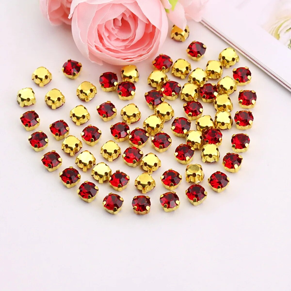 Кристаллы стеклянные SS24 5mm Red A24, 200шт, золотые когти