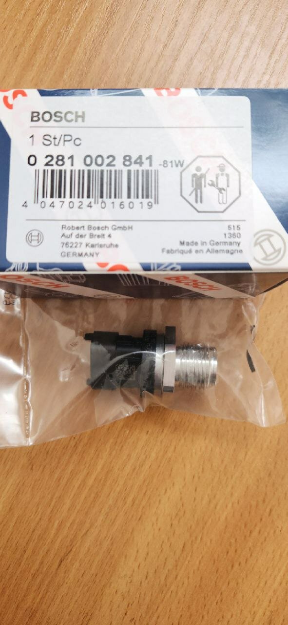 Датчик давления топлива в рампе от Bosch для Outlander, L200, Pajero Sport, ASX / OEM 0281002841