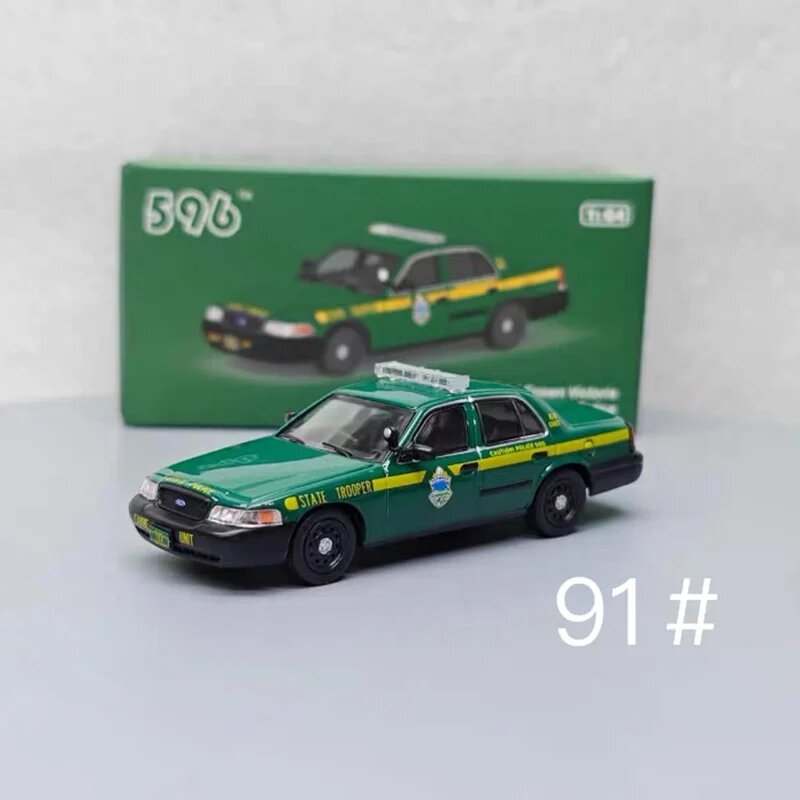 Модель автомобиля 1:64 Ford Crown Victoria Полиция, цвет PK0260