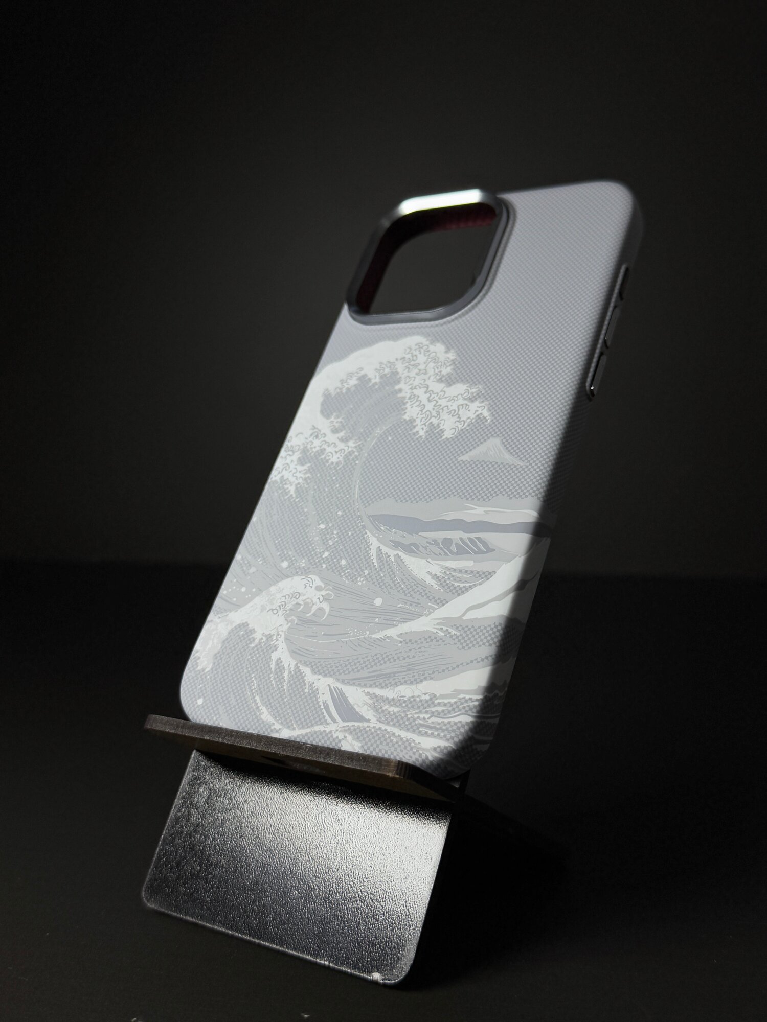Чехол Айфон 15 Про Макс / чехол iPhone 15 Pro Max с MagSafe LUXO Life+, белая волна, карбоновый