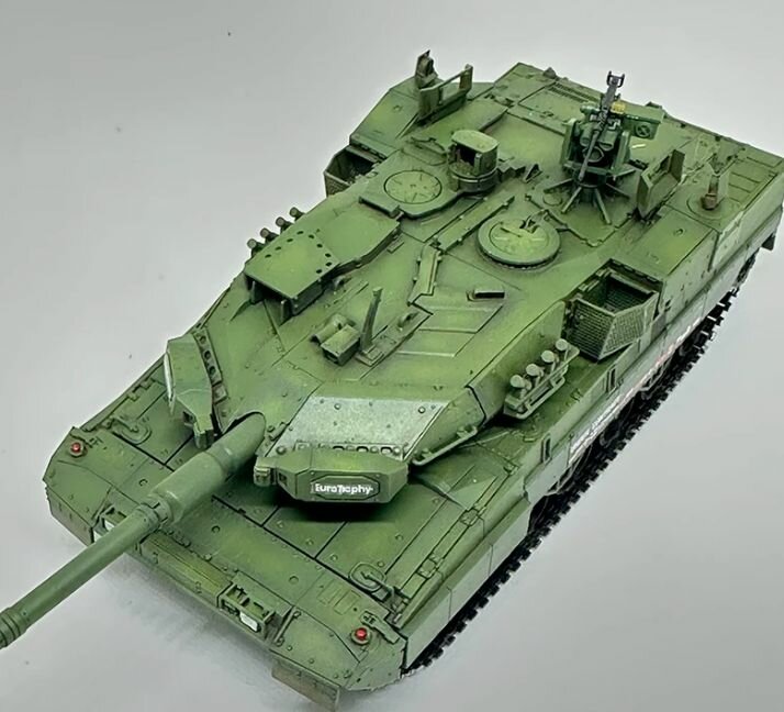 Готовая модель немецкого основного боевого танка Leopard 2A8 с системой активной защиты Trophy, масштаб 1:72, статическая модель, Yihe