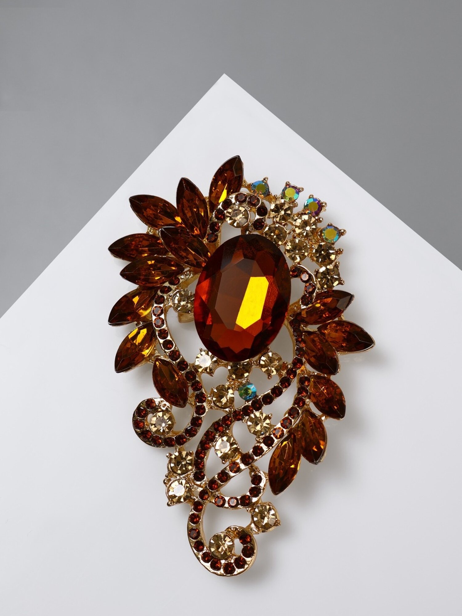 Брошь, стекло, стразы