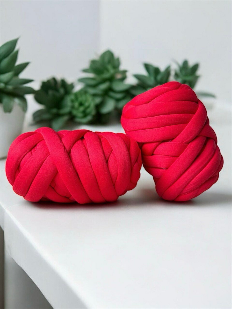 Толстая трубчатая пряжа с толщиной нити 2,5 см длиной 22 м красная 500 г