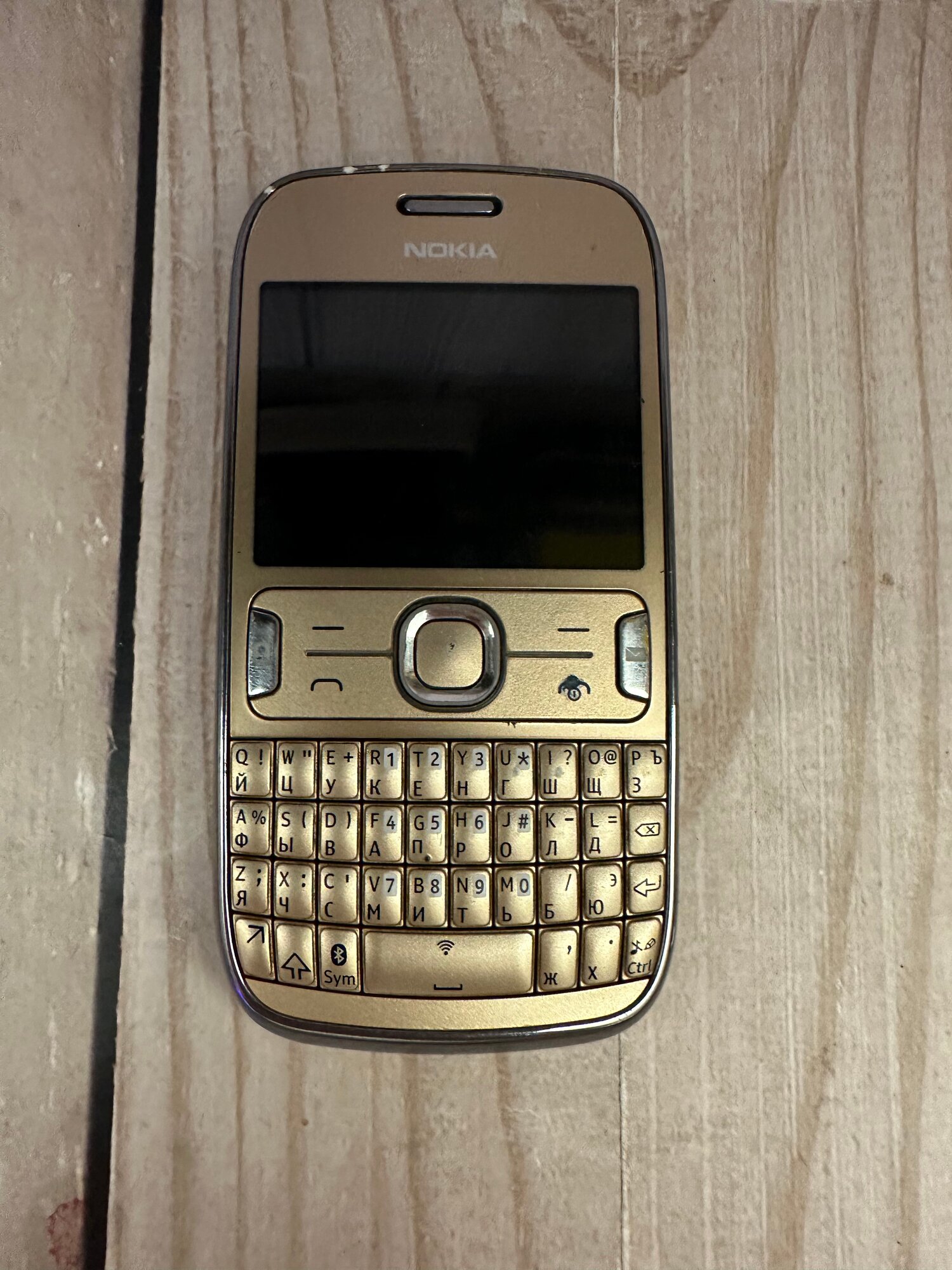 Телефон Nokia Asha 302 винтажная шикарная для коллекции золотая