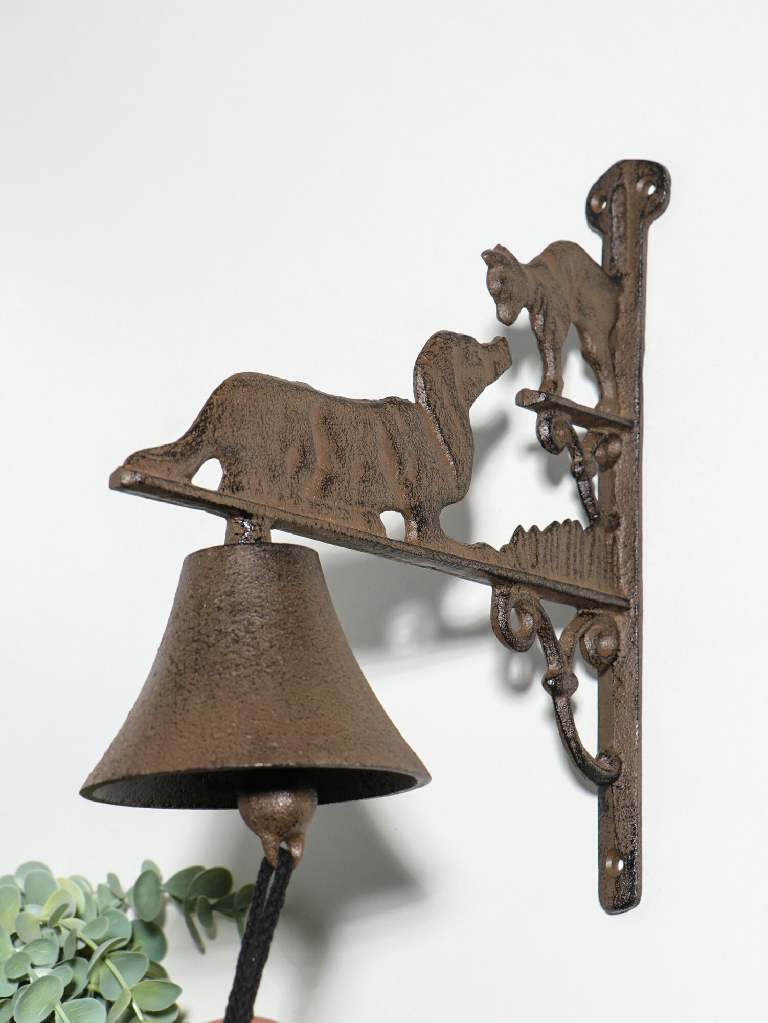 Колокол настенный чугун "Такса и кот", декоративный, 28x25x10.5 см