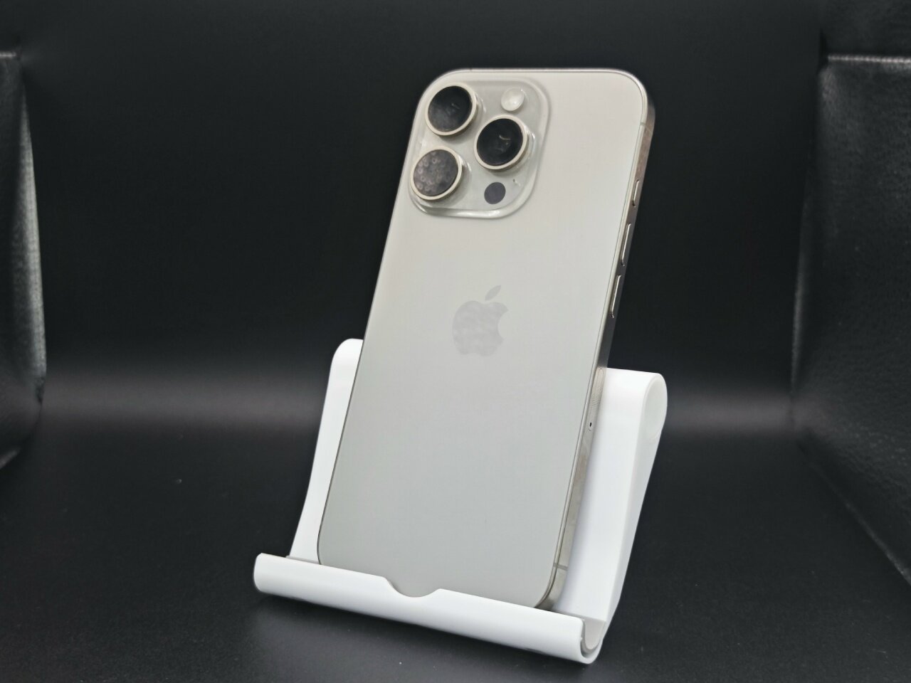 Смартфон Apple iPhone 16 Pro 128GB Natural Titanium (nano SIM + eSIM) Б/У уценка