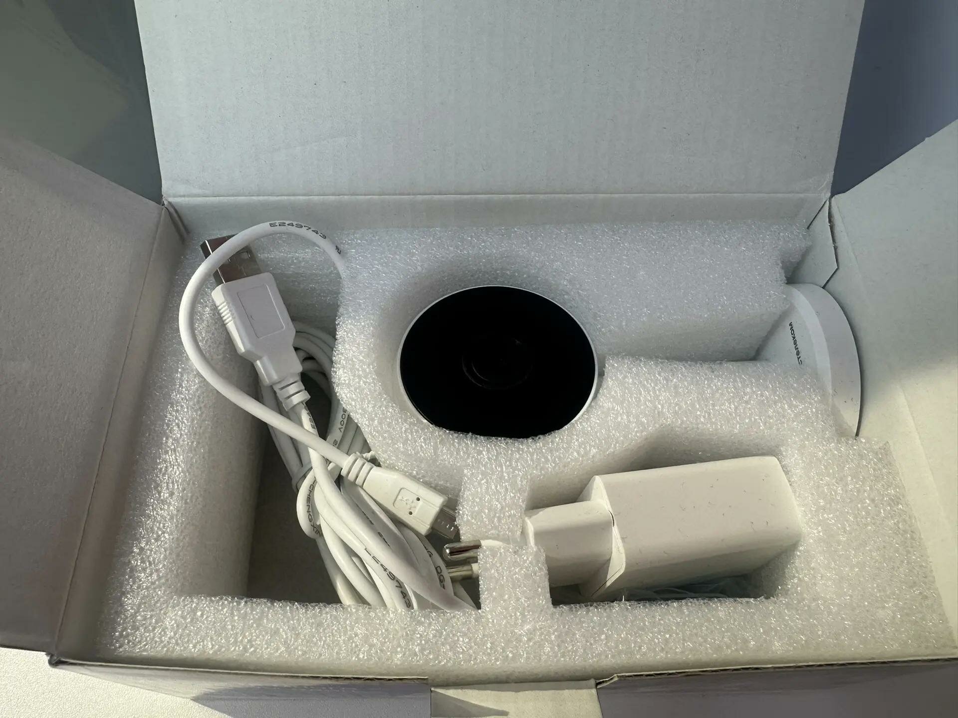 Камера видеонаблюдения wifi Ростелеком IPC-C22E-S2 v2 для дома, с ночной съемкой и обнаружением движения — фото 1