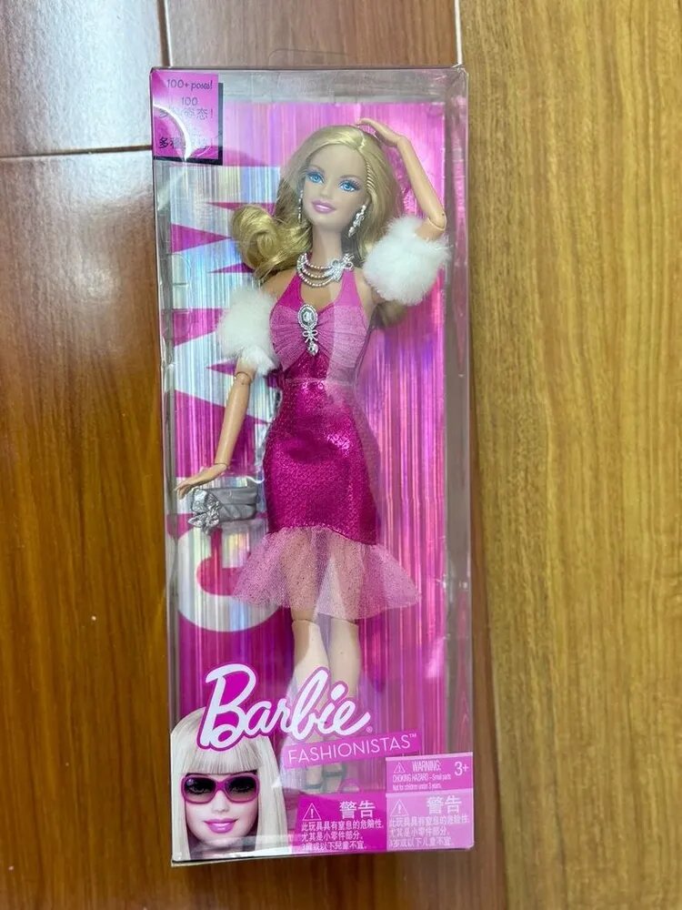 Кукла Barbie Fashionistas со сменными аксессуарами одежды
