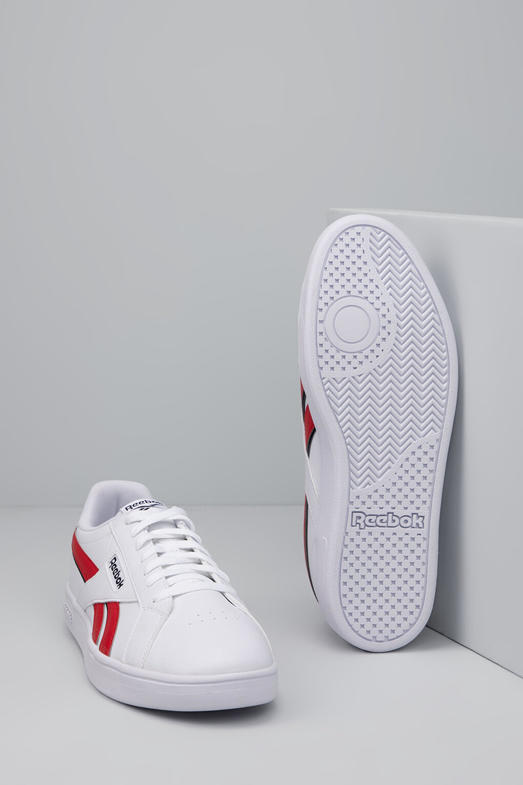 Кеды Reebok, размер 9,5, белый/красный/черный — фото 1