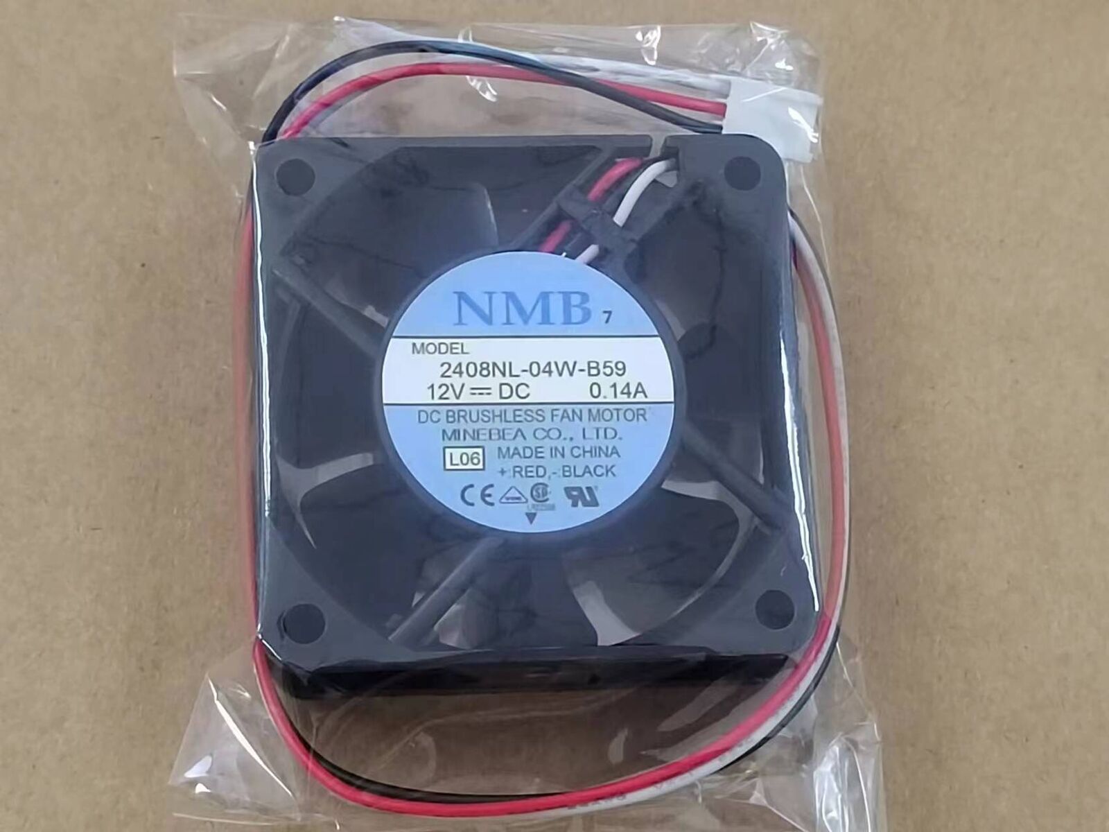 NMB 2408NL-04W-B59 Вентилятор 60 * 60 * 20 мм 3wire 12V 0.14A-