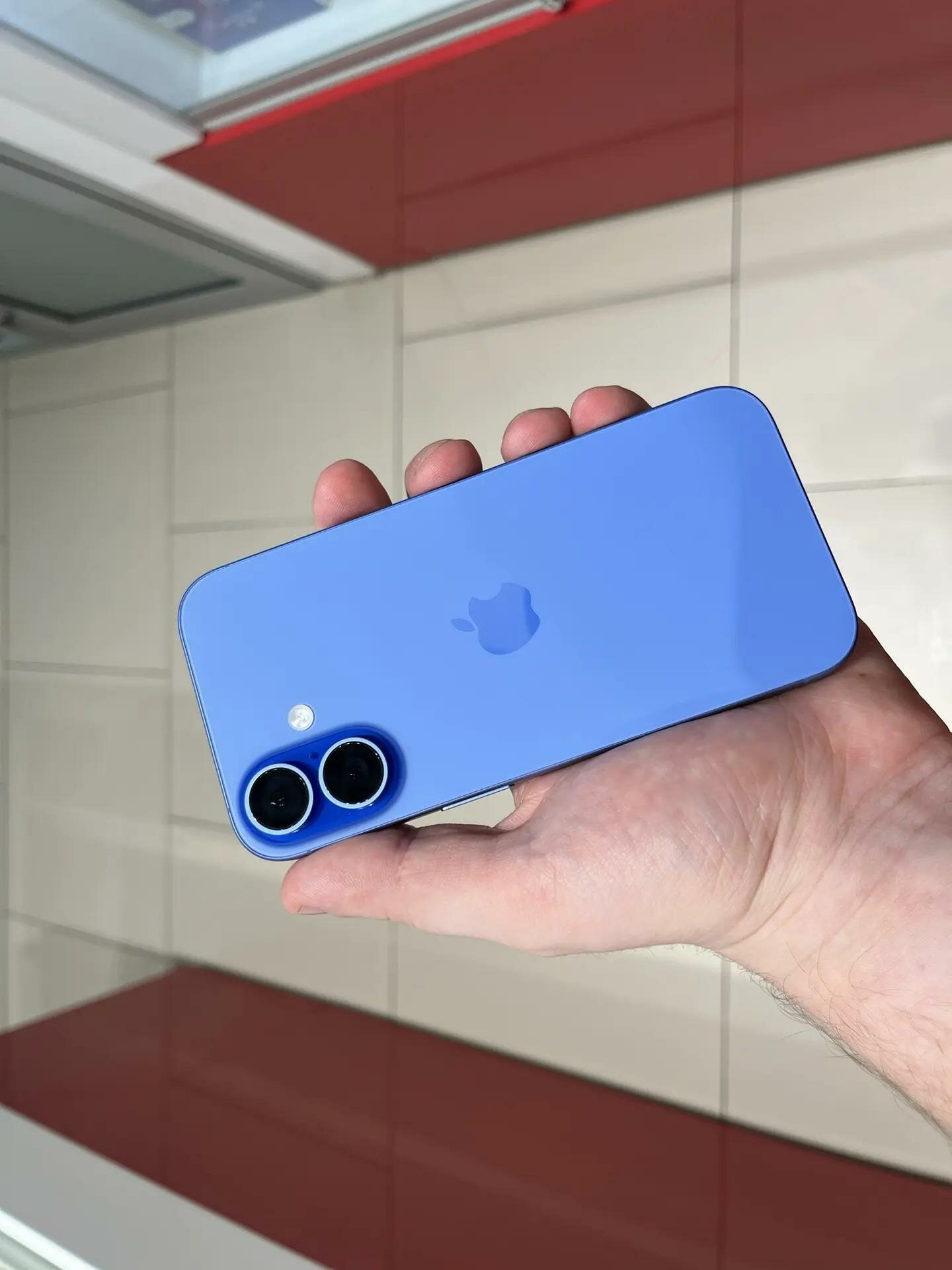 Смартфон Apple iPhone 16 128 ГБ
