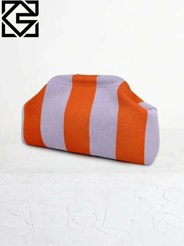 Косметичка ширина: 31 см., высота: 32 см.
