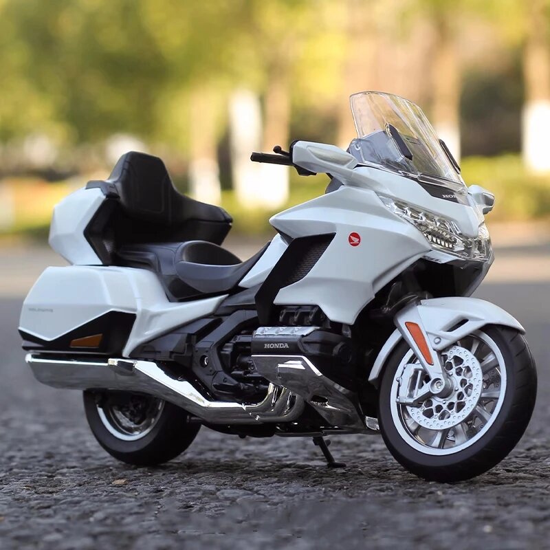 Модель мотоцикла Honda Gold Wing 2020 1:12, Белый