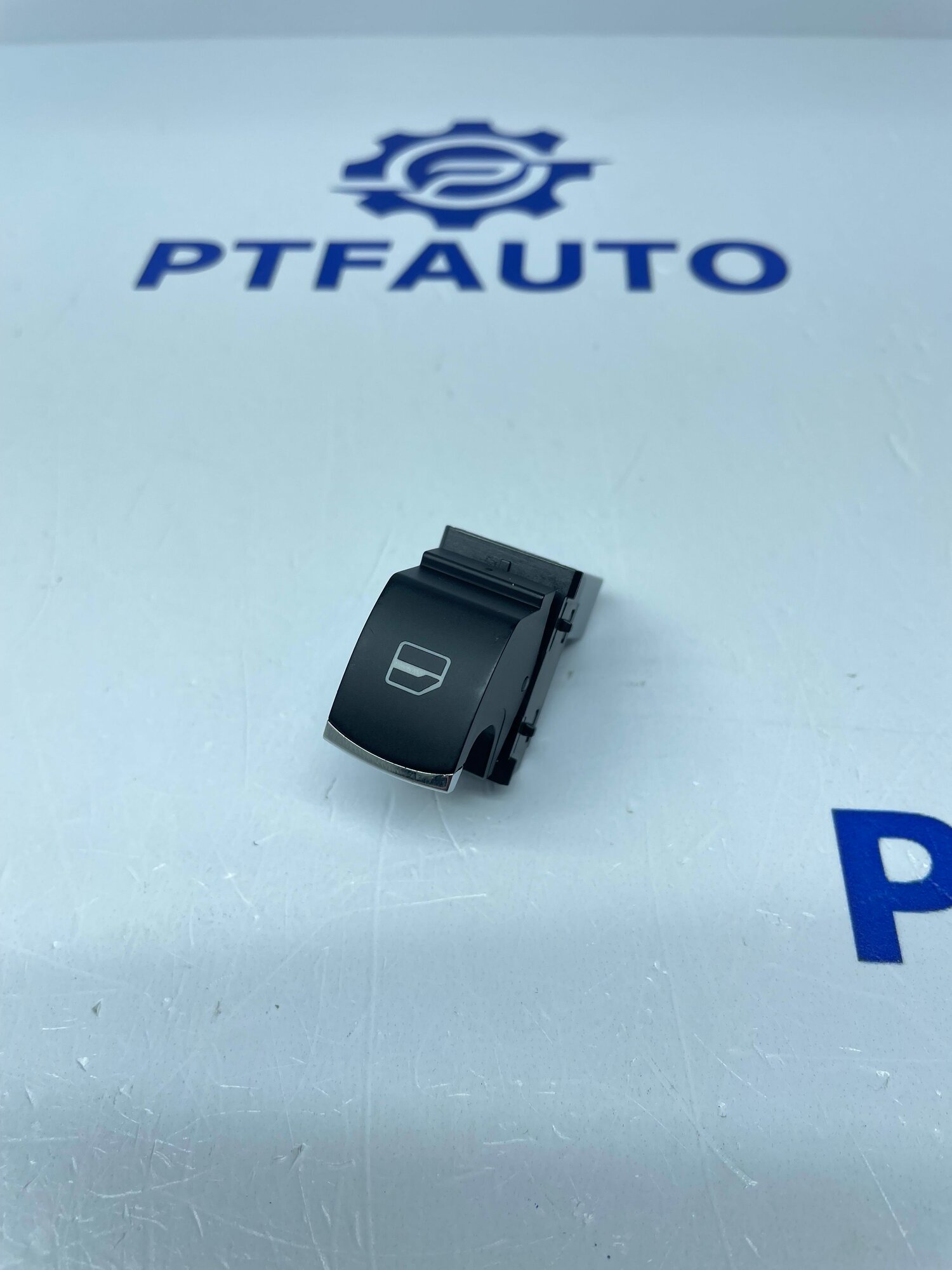 Кнопка стеклоподъемника Volkswagen Passat CC 2008-2012