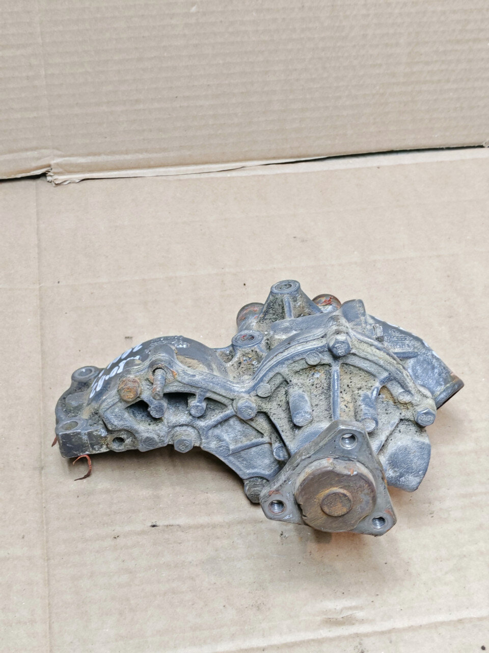 Помпа в сборе Audi 80 B2 1.6