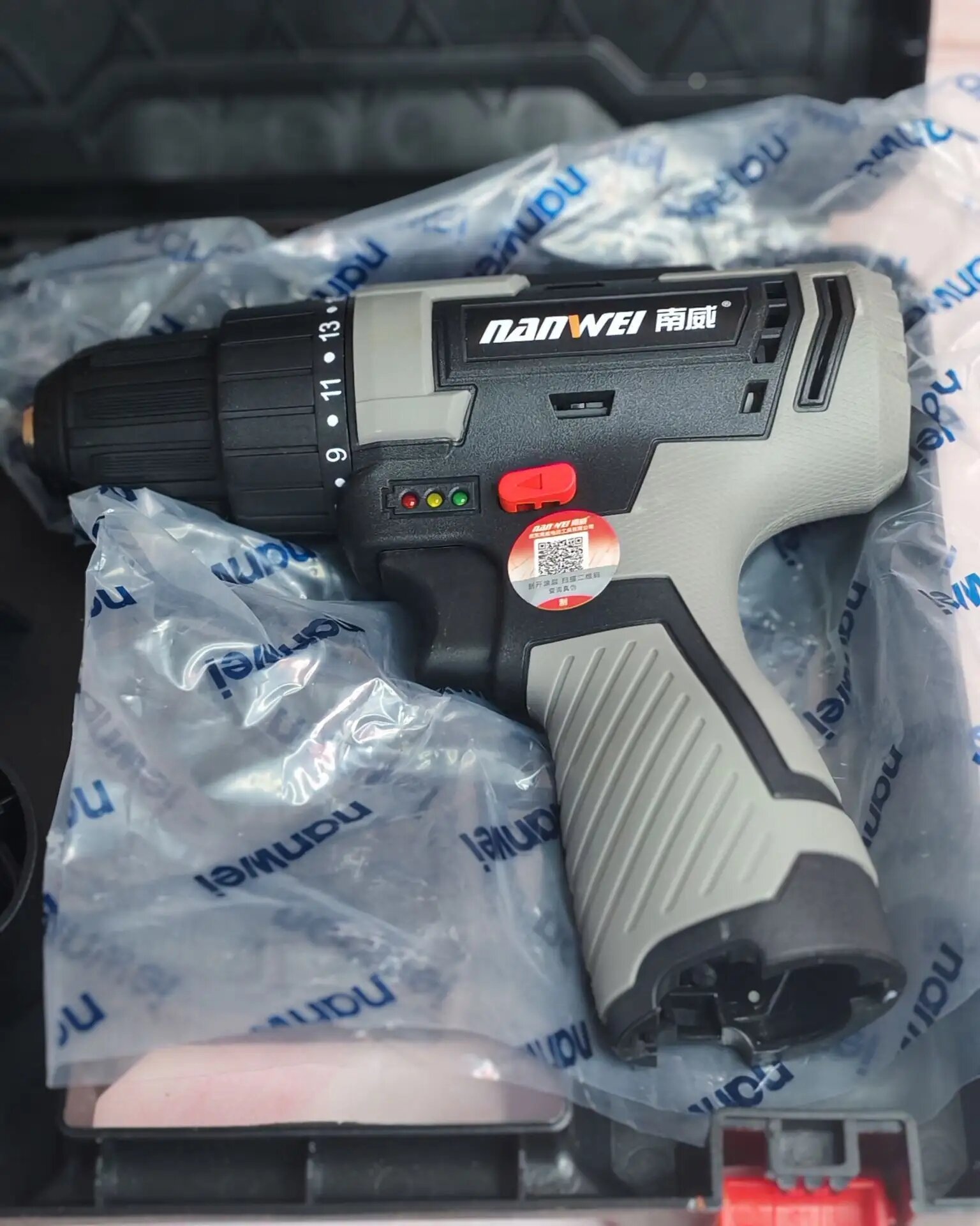 Шуруповерт nanwei NW-D5122N, 12V. Электрическая дрель-шуруповерт NANWEI, в комплекте 1 аккумулятор, кейс