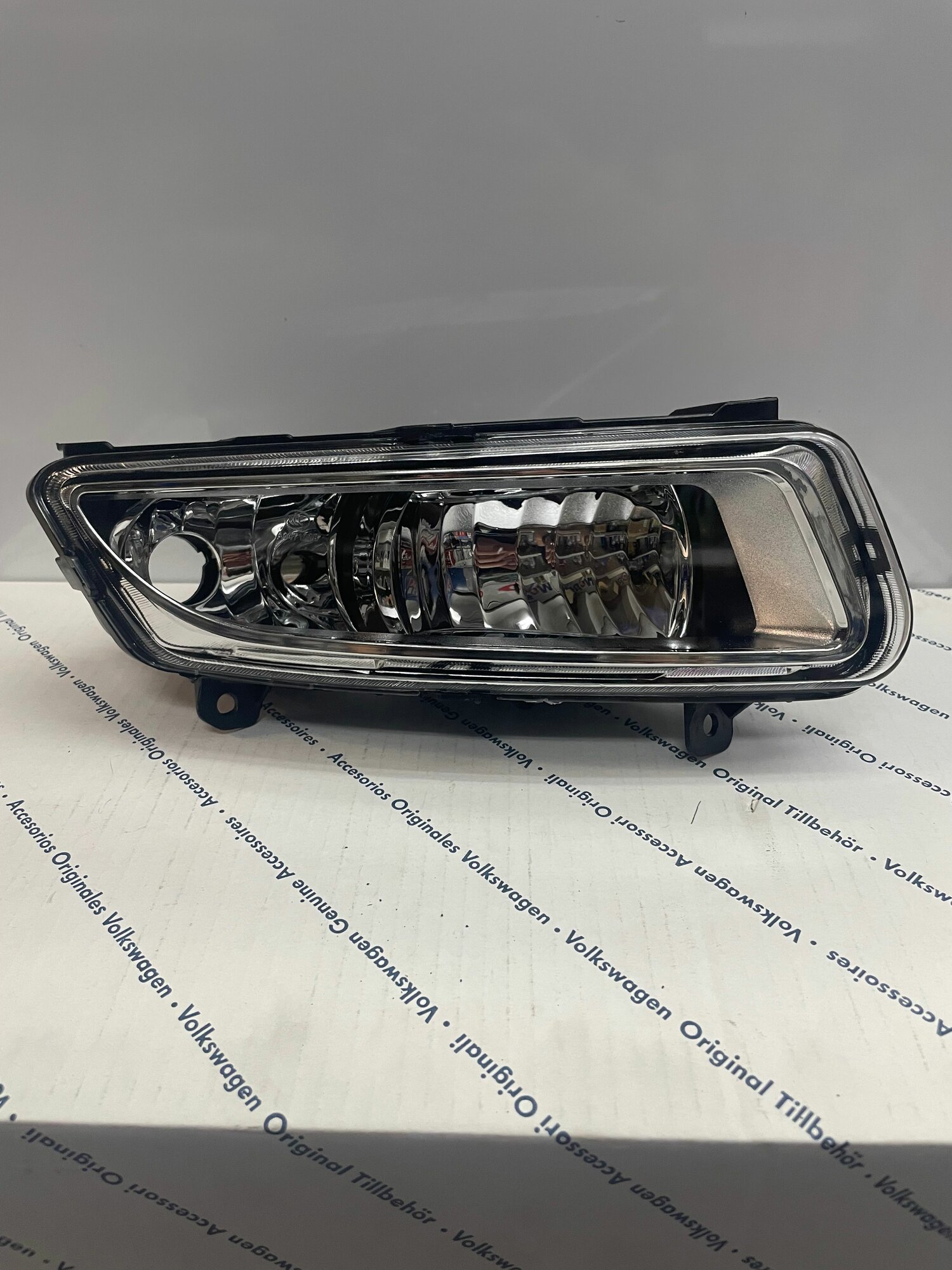 NSP Фара противотуманная правая для VW POLO (HB) (2009>) (OEM 6R0941062D)