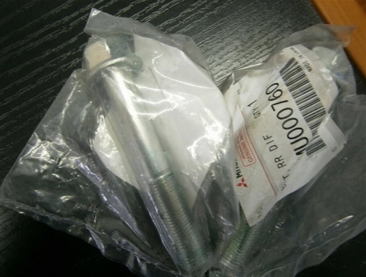Болт MU000760 MITSUBISHI арт. MU000760