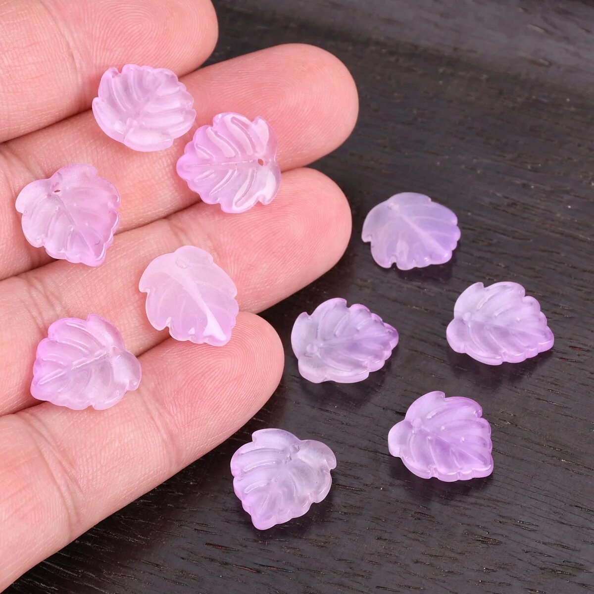 Бусины Orbelle зеленые листья лампворк 10 шт. Сиреневый, Light Purple