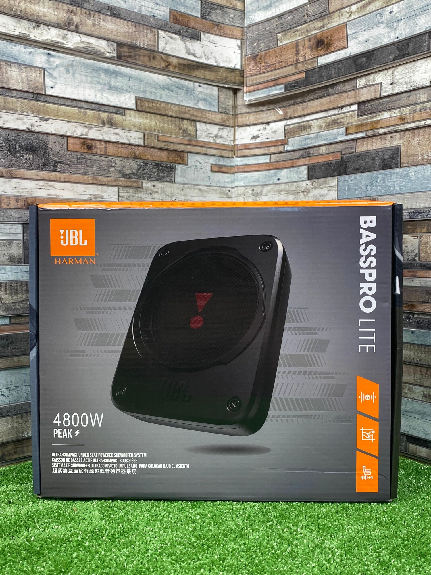 Автомобильная ультра компактная сабвуферная система под сиденье BASSPRO LITE 4200W.