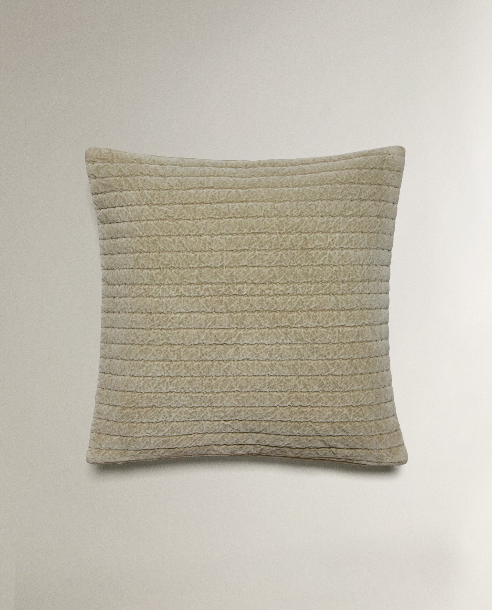 Стеганая наволочка, 45 x 45 cm , green. Бренд - Zara Home