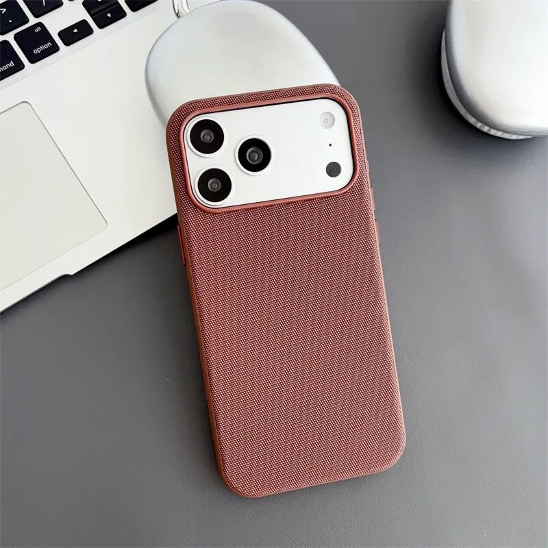 Красный чехол для iPhone 16 Pro Max с тканевой текстурой