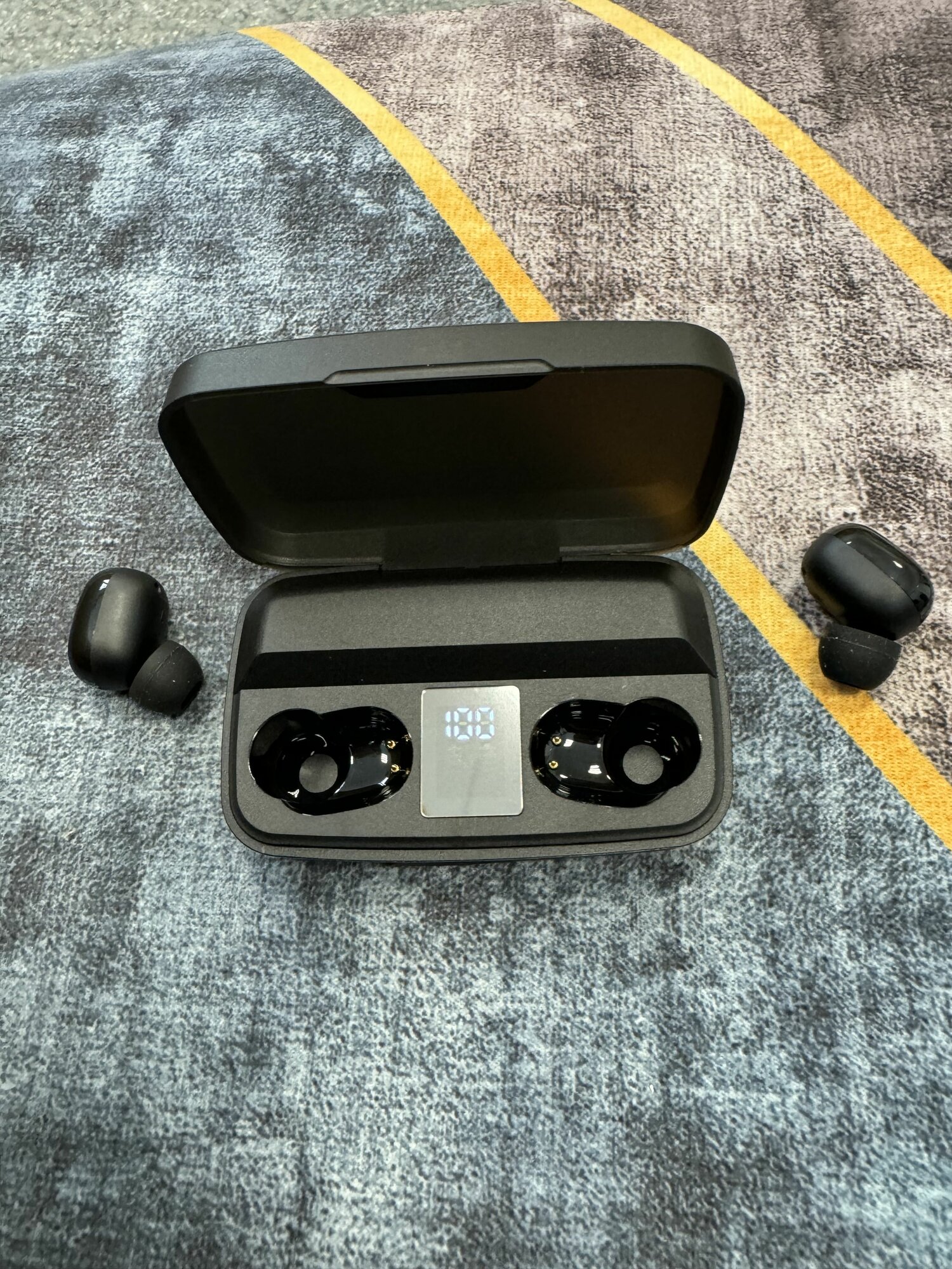 Беспроводные наушники с кейсом Cokike TWS-W7 5.1 капельки (1800mah / 40mAh / 32 Ом / дисплей / сменные амбушуры) мощный аккумулятор большой емкости черный MyPads