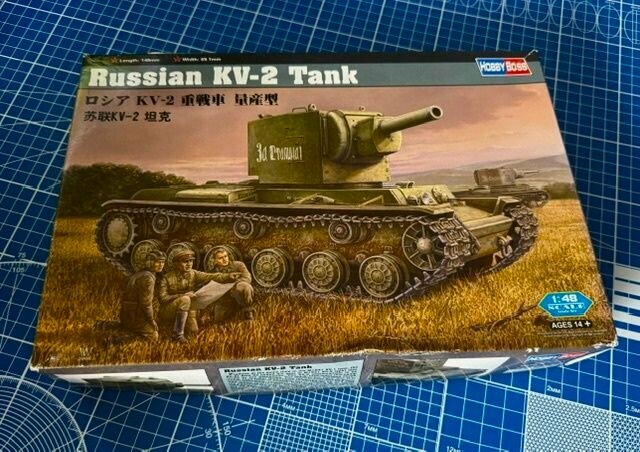 Сборная модель танка KV-2 (1:48)