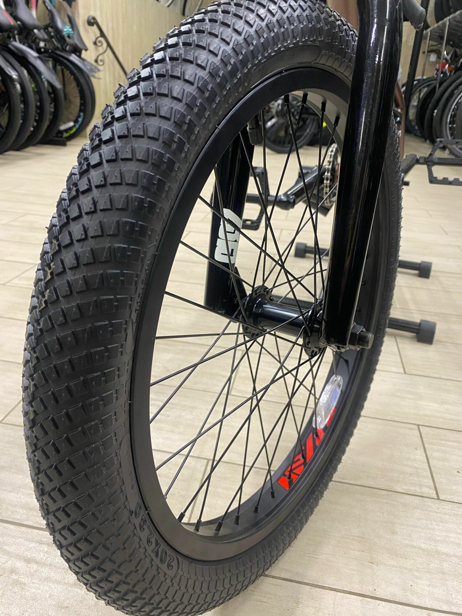 Покрышка HOGGER 20x2.30 HG-1198, дорожная, TPI30, черная