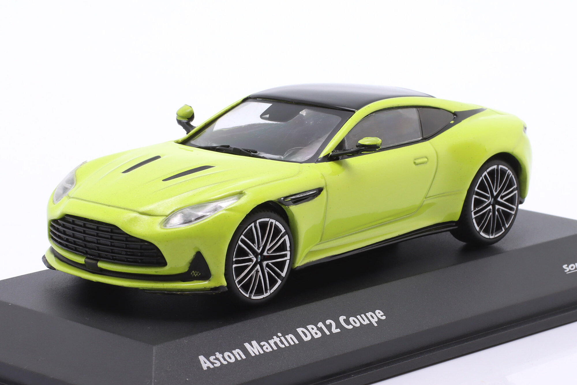 Модель коллекционная SOLIDO Aston martin DB12 coupe year 2023 lime essence / астон мартин DB12 купе лиме ессенке