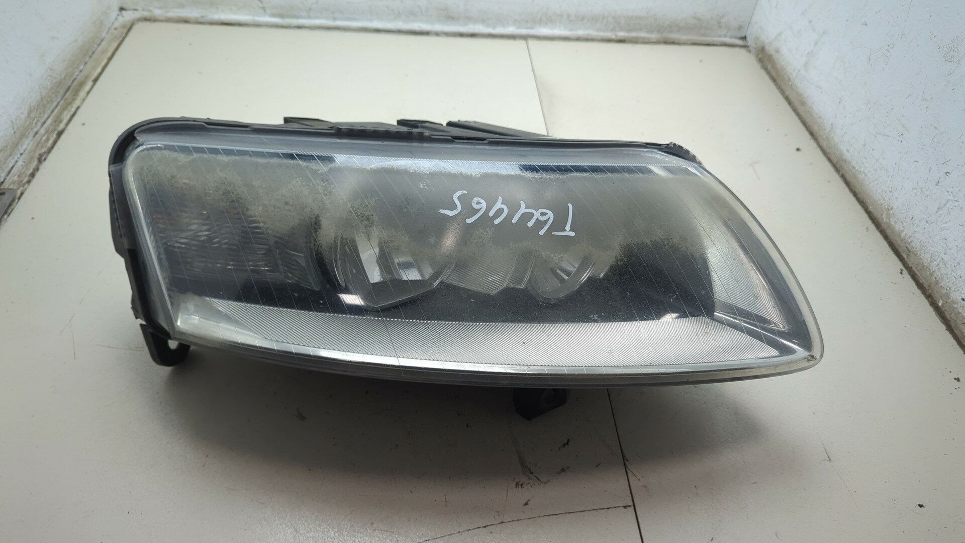 Фара (передняя) правая Audi A6 (C6) Б/У