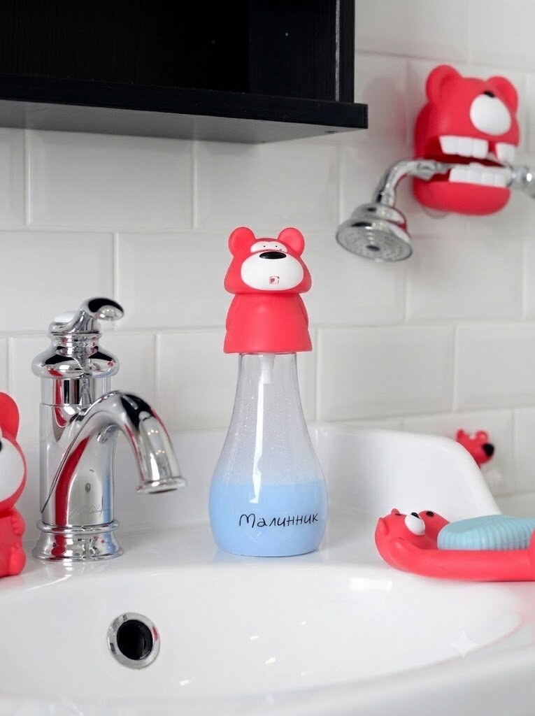 Дозатор для жидкого мыла moroshka Kids "Малинник", с медвежонком, для детей, красный