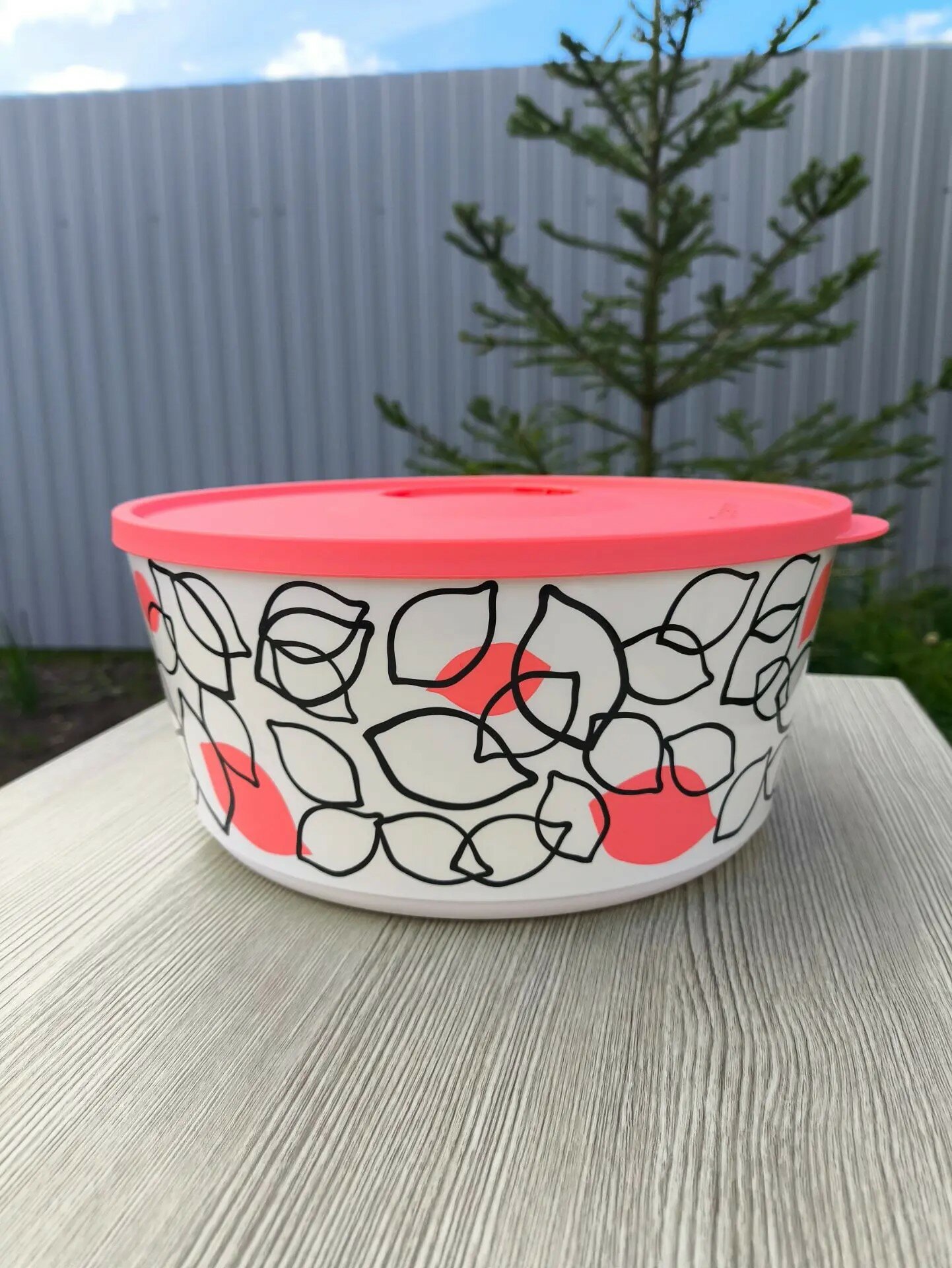 TUPPERWARE Контейнер "Иллюмина-Тропикана" 4,3 л. с коралловой крышкой