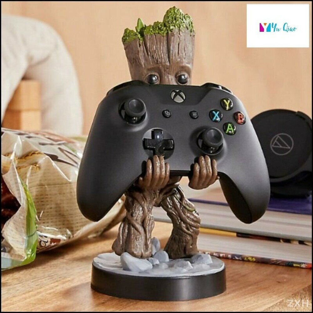 Эксклюзивный настольный держатель для геймпадов XBOX и Switch выполнен из полимерного материала в образе персонажа GROOT