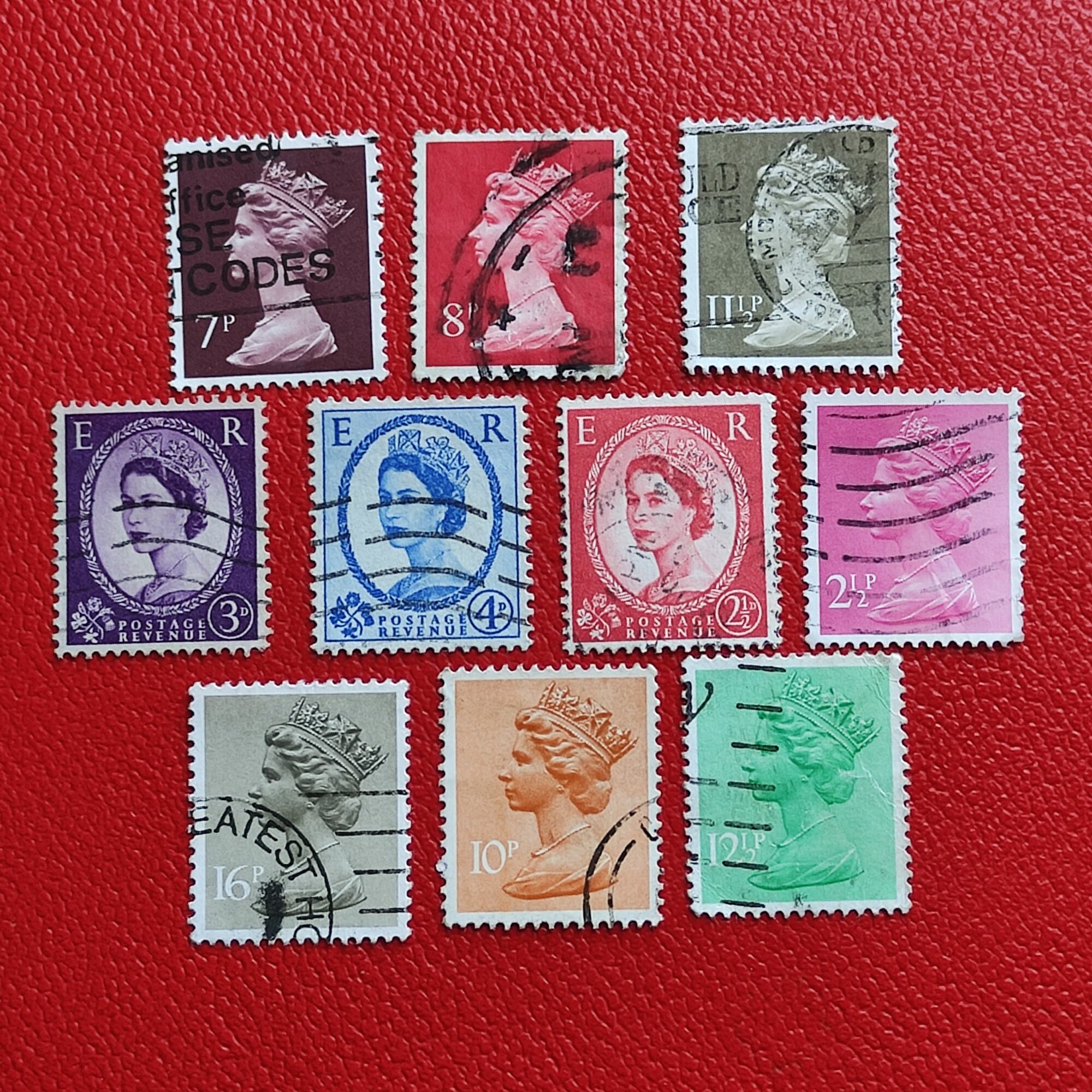 Марки Великобритании 1975. Королева Елизавета II. Гашение - см фото