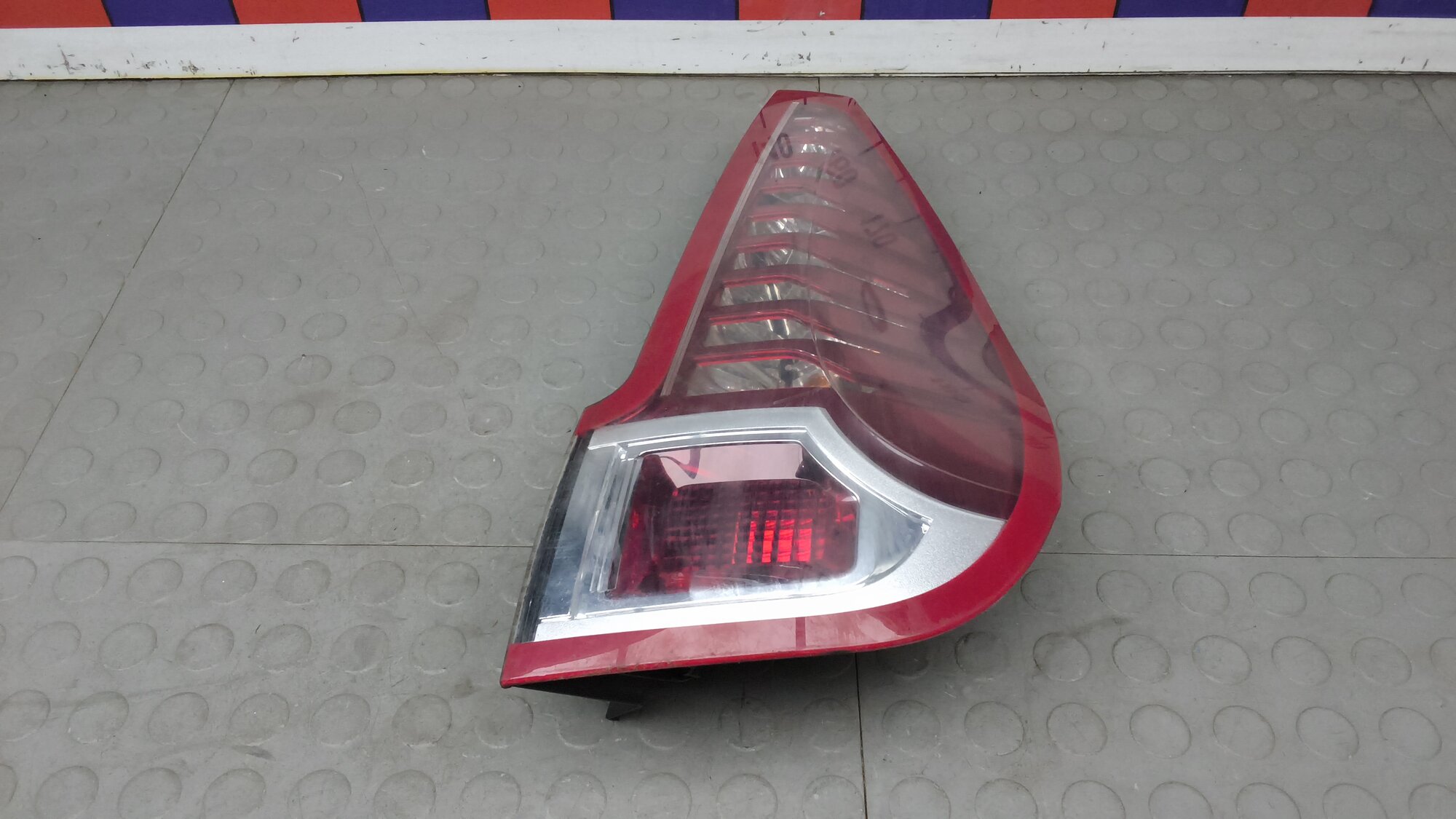 Фонарь задний правый RENAULT SCENIC 3