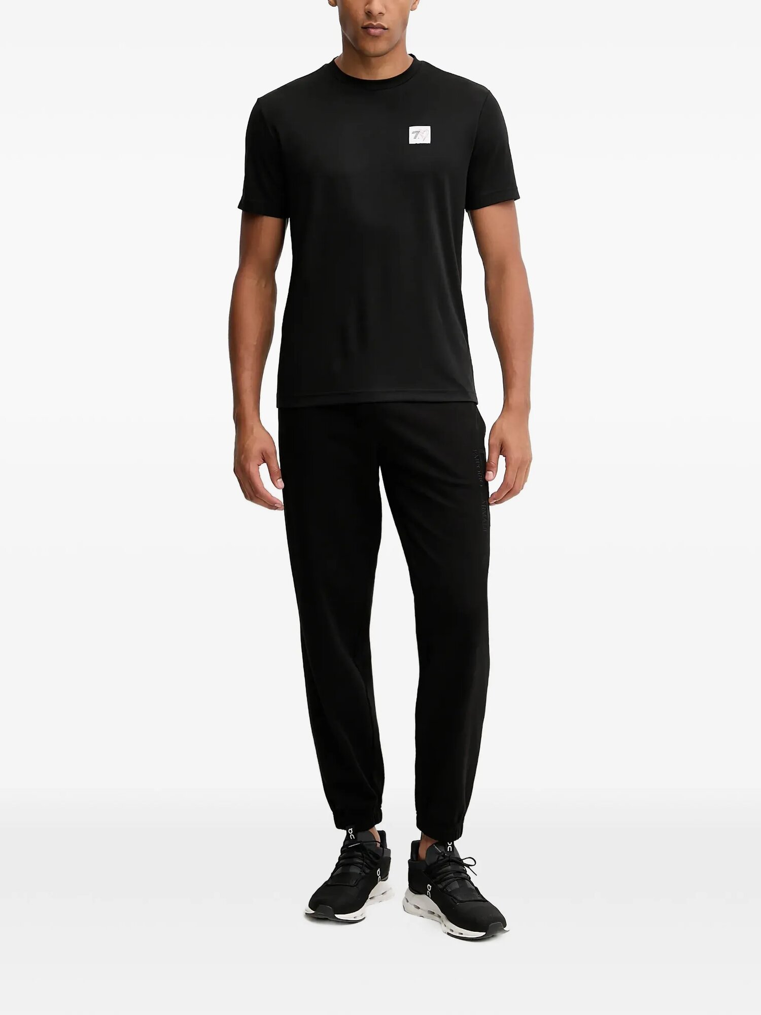 Футболка EA7 EMPORIO ARMANI Logo-patch T-shirt, размер 50, черный — фото 1