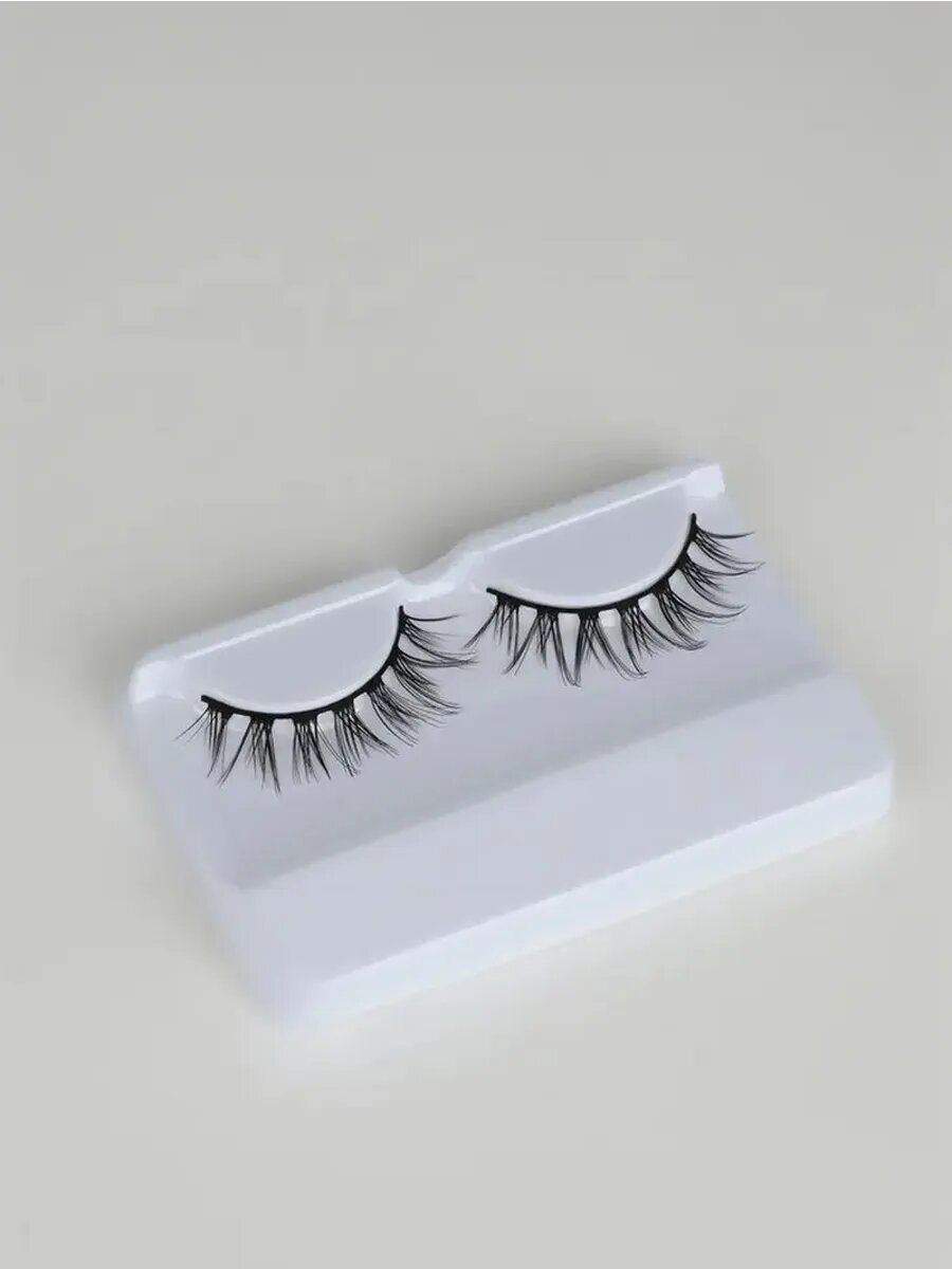 Эффектные накладные ресницы с V-формой