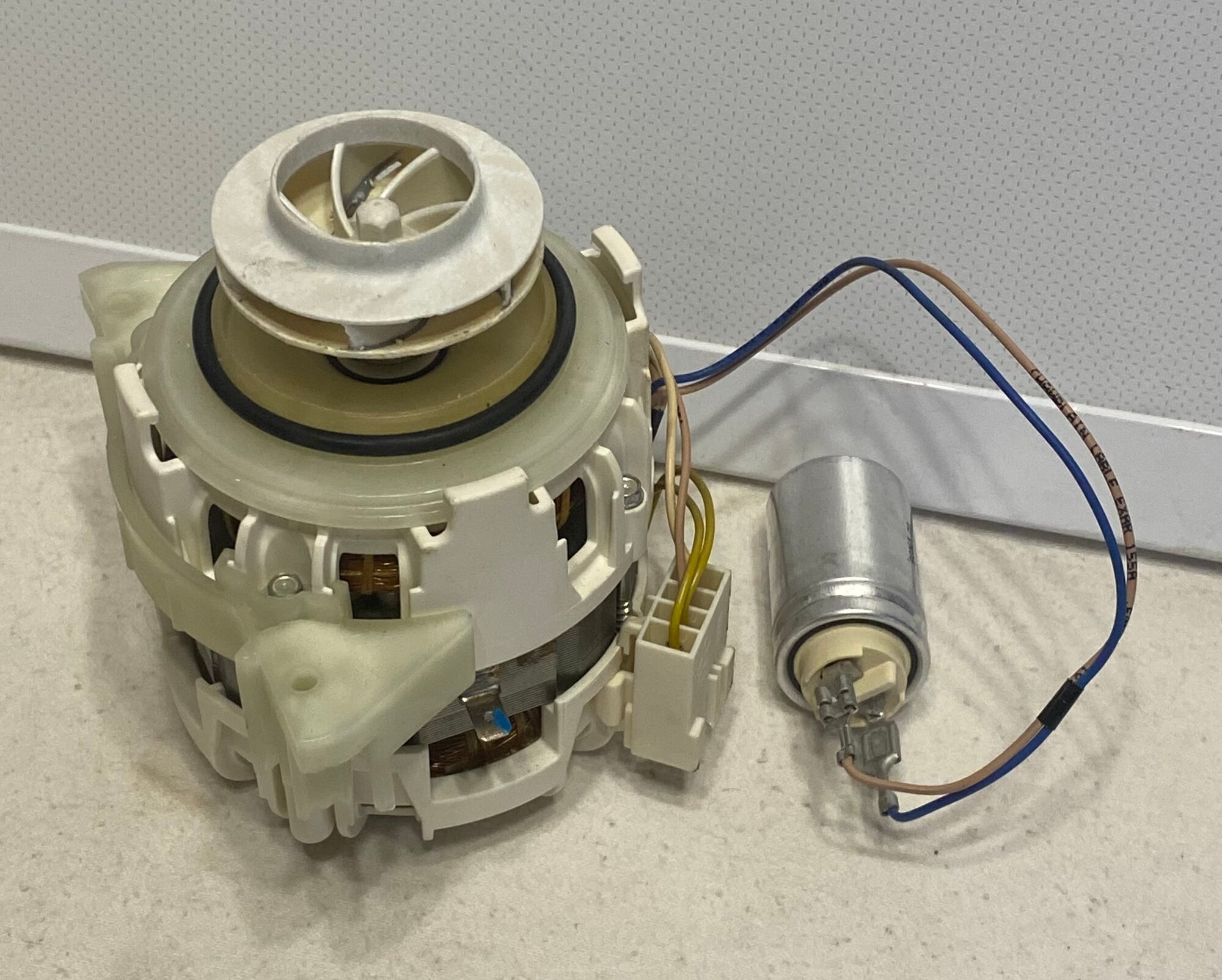 Мотор (двигатель)/ циркуляционный насос для посудомоечной машины ELECTROLUX, ZANUSSI, AEG (электролюкс, занусси, АЕГ) 140002105025