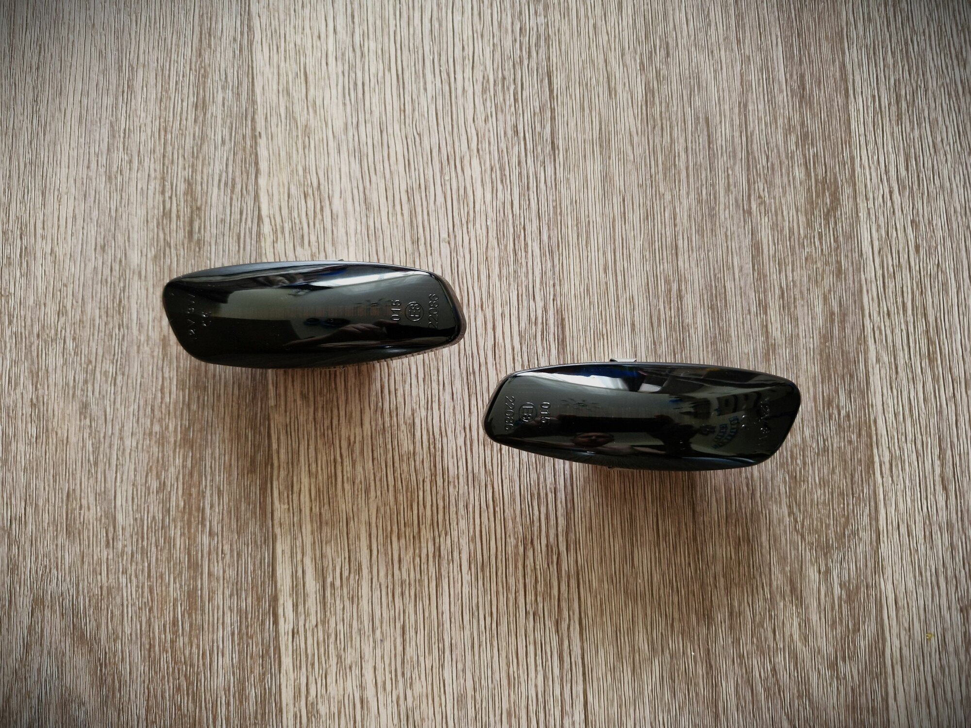 Поворотники динамические в крылья чёрные диодные LED на Пежо 207, 308 Ситроен С3 С4 С5