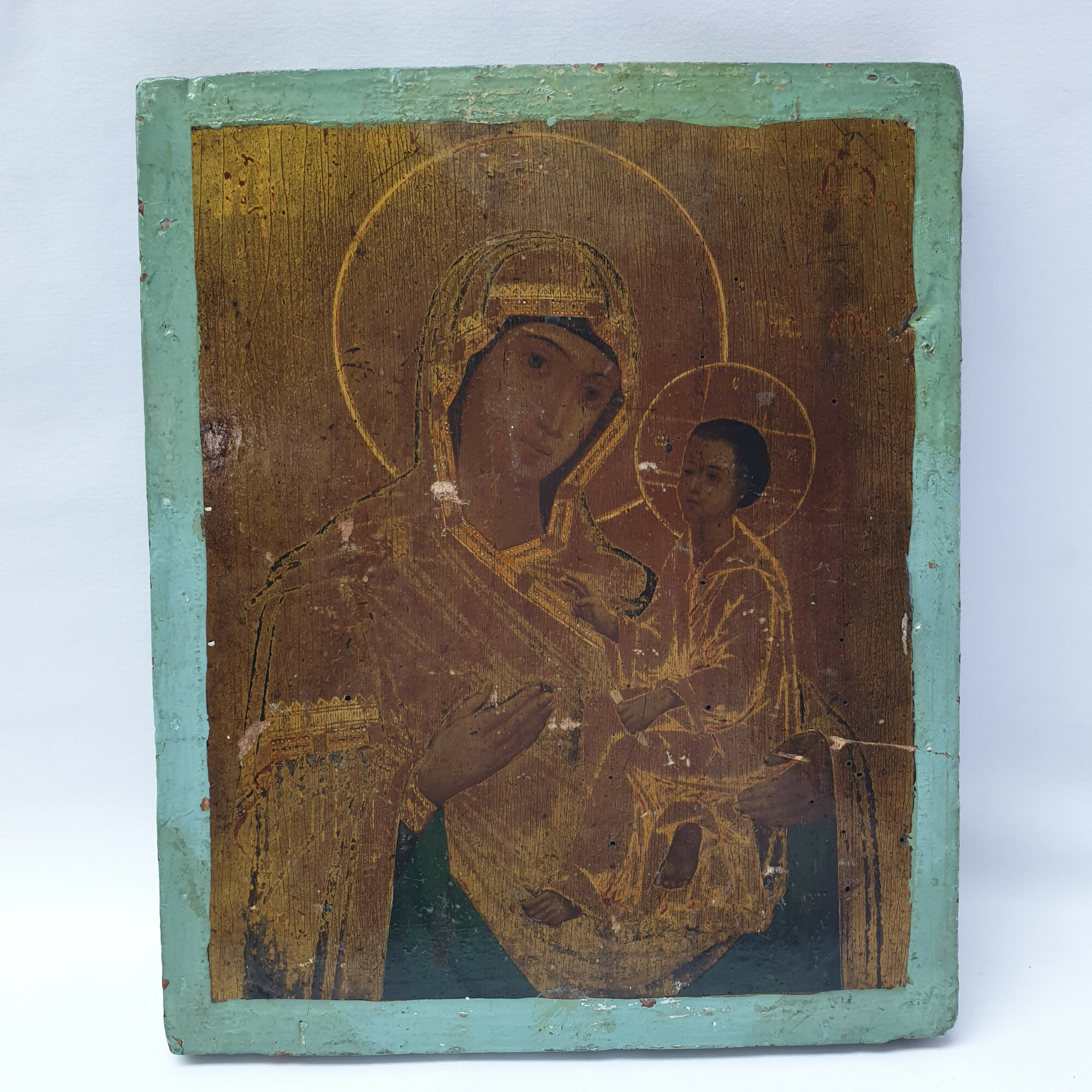 Антикварная икона Богоматери на доске 26х32 см, ручная работа до 1917 года.