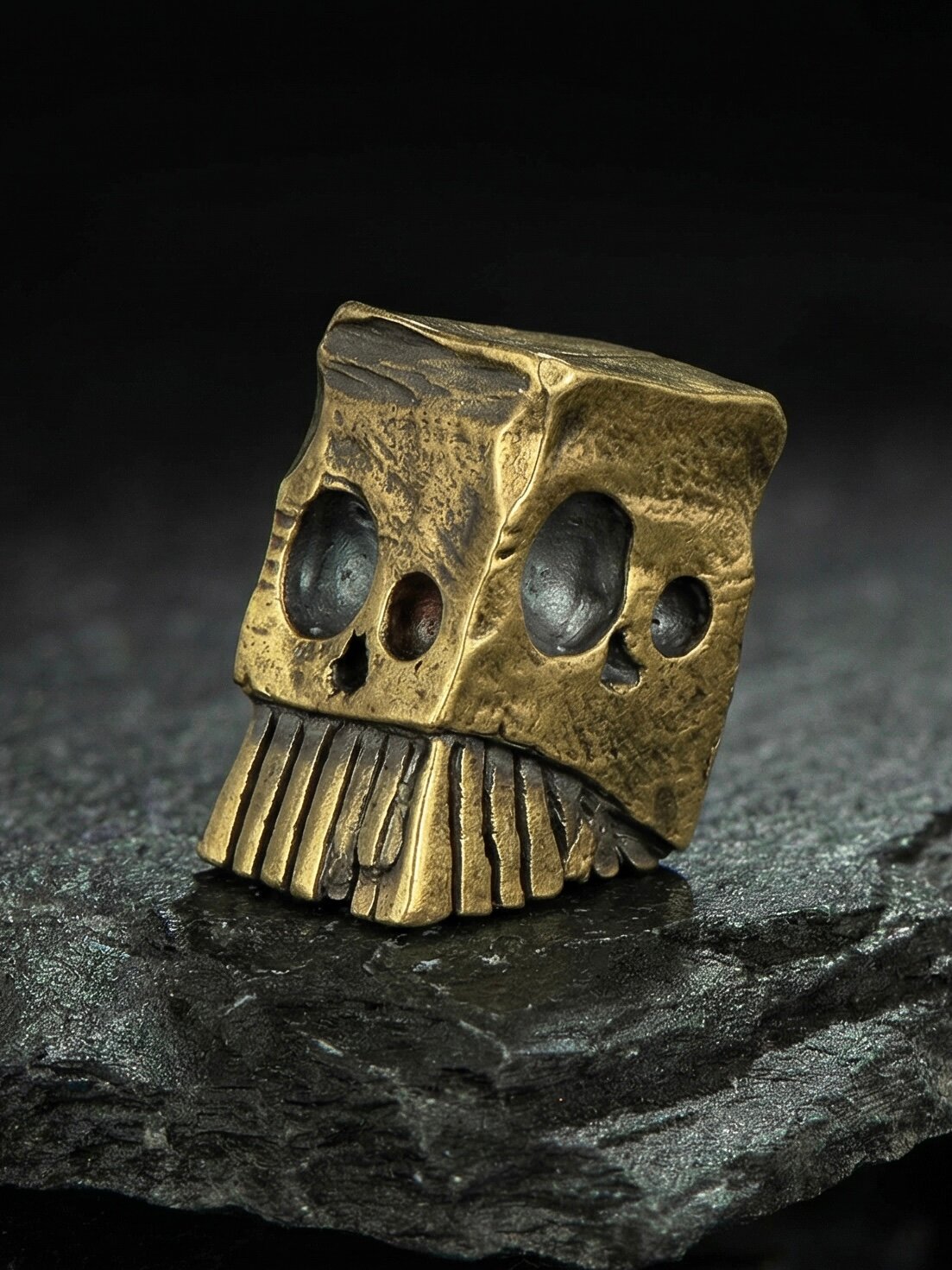 Бусина для темляка / Бусина на темляка скошенный череп / Square skull