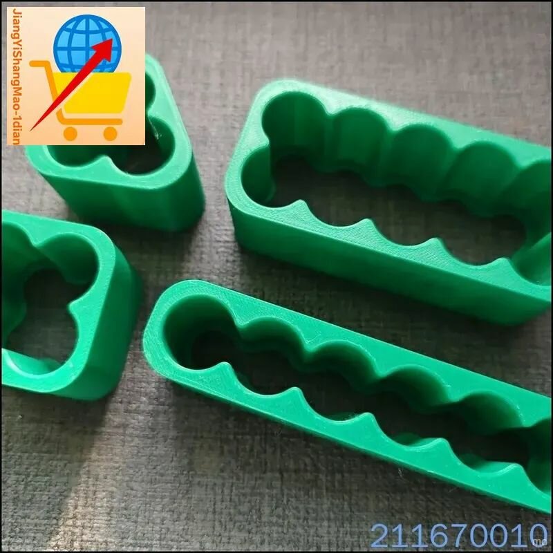 Четыре сварочных аксессуара разных цветов