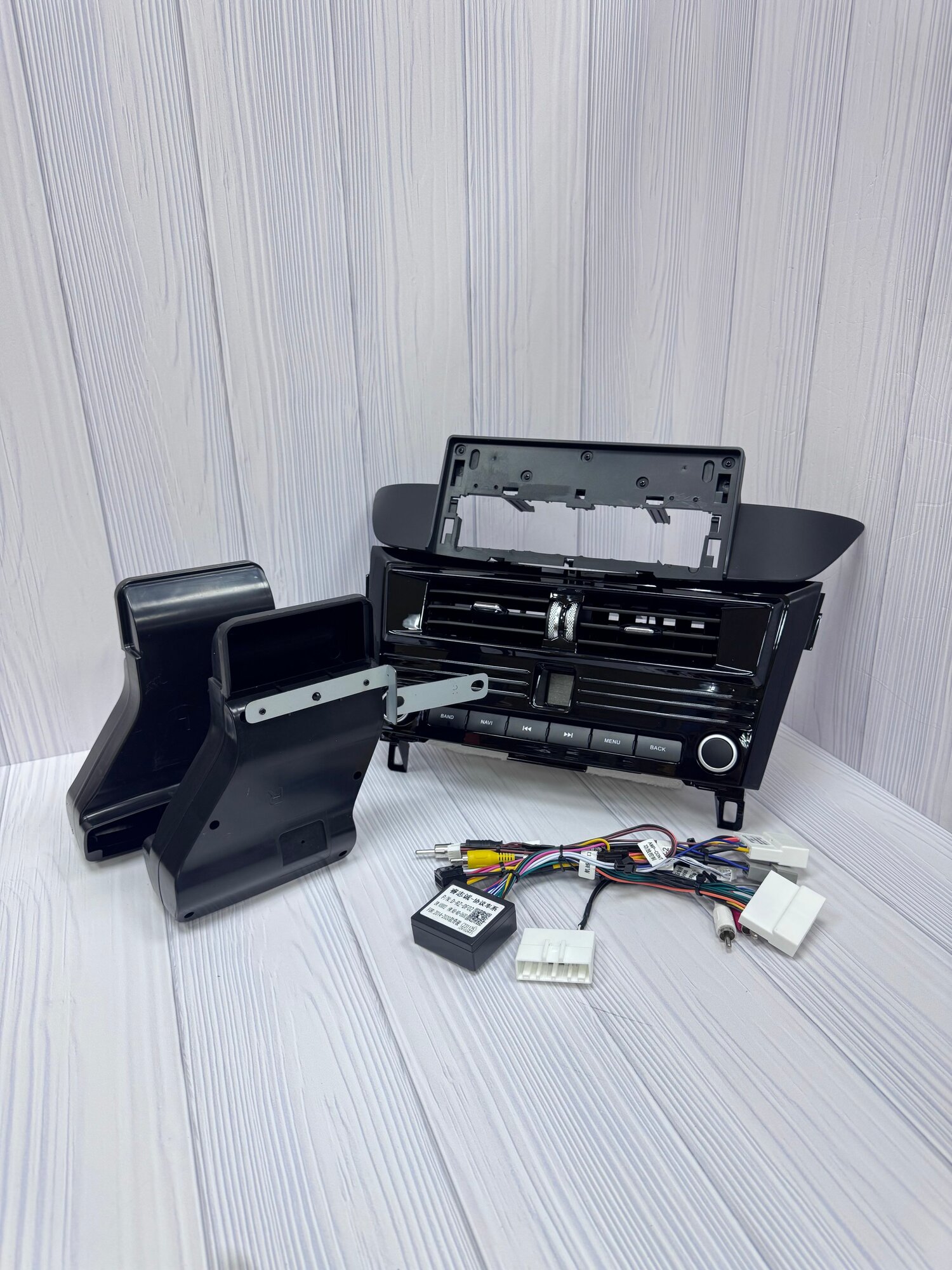 Рамка с комплектом проводов Nissan Qashqai, X-Trail 2014 - 2020 MFBc (камера AHD Fisheye в комплекте)