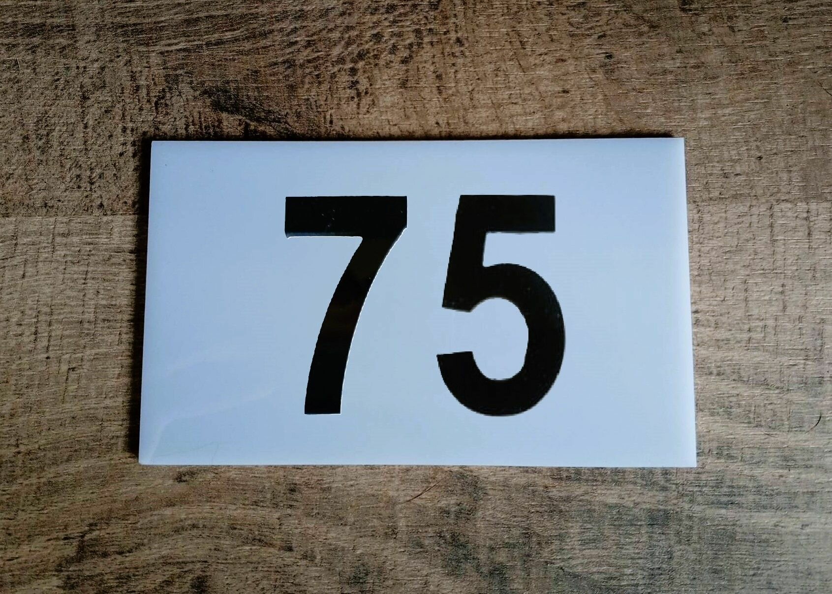 Цифры на дверь, табличка с номером 75