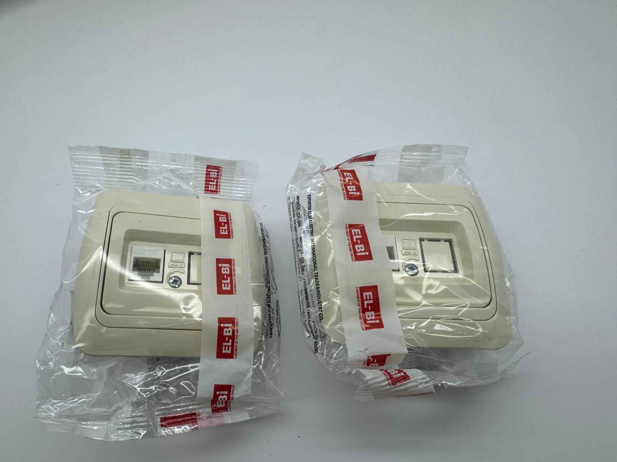 Розетка компьютерная CAT6+гнездо крем в сборе 502-000303-247 EL-BI TUNA