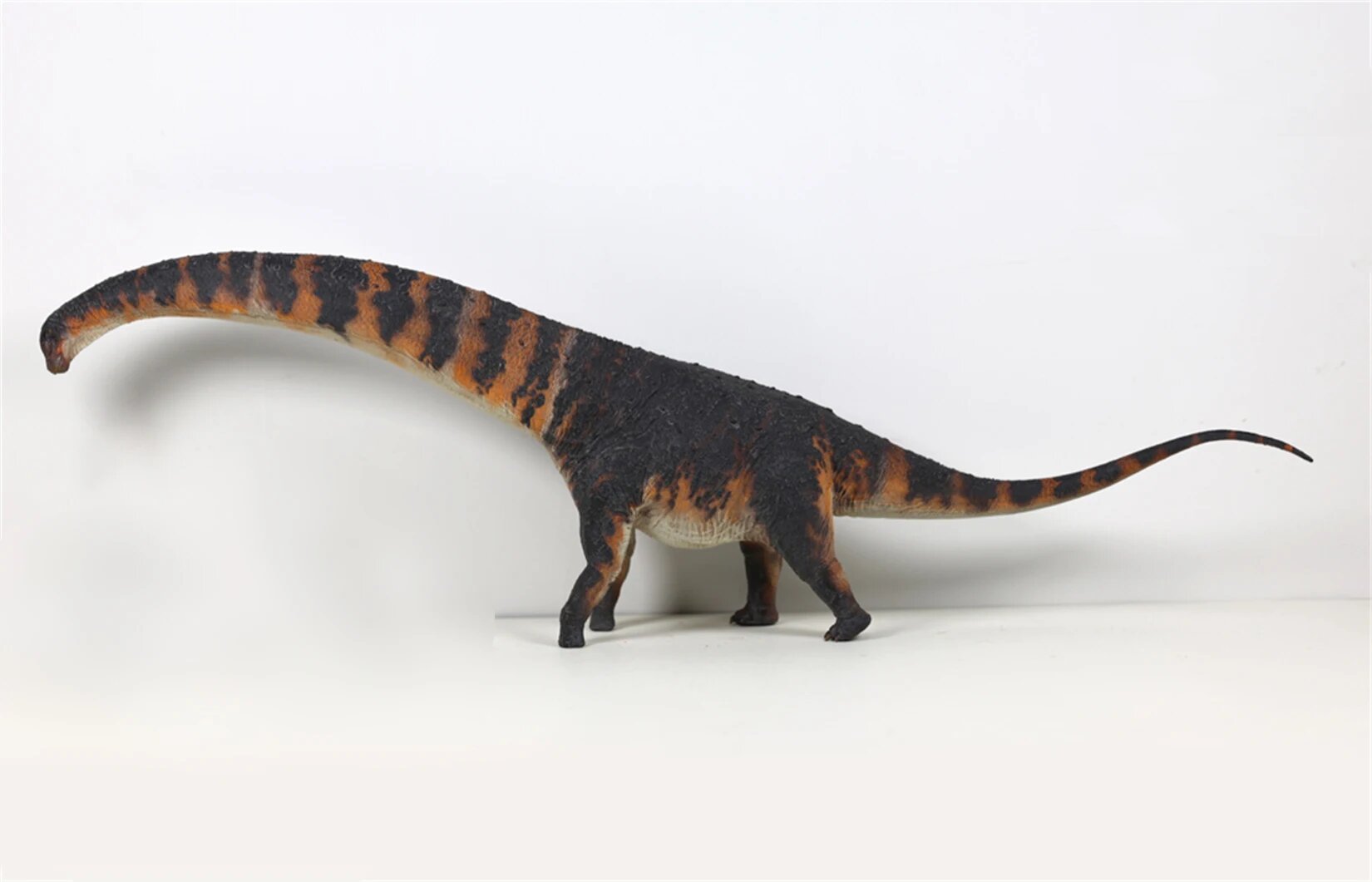 Модель динозавра Black UUNYSAUR 1:35 ПВХ
