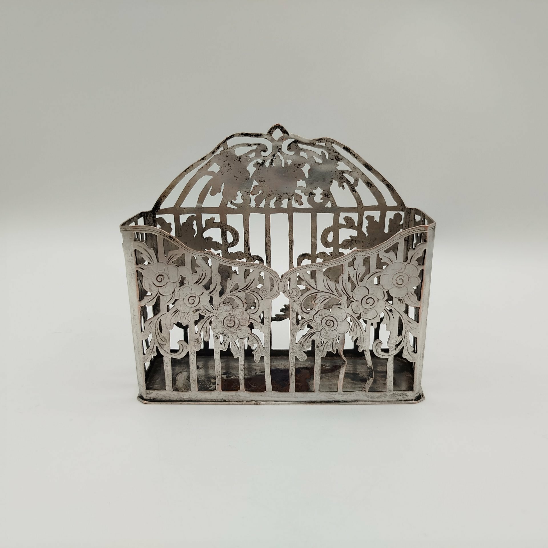 Салфетница с ажурным цветочным декором, металл, Европа, 1900-1950 гг.