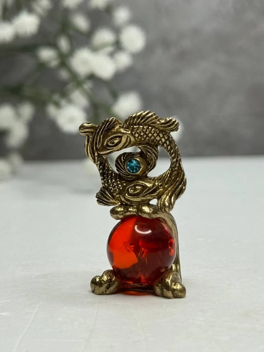 Декоративная фигурка знак-зодиака Рыбы, Латунь/натуральный янтарь